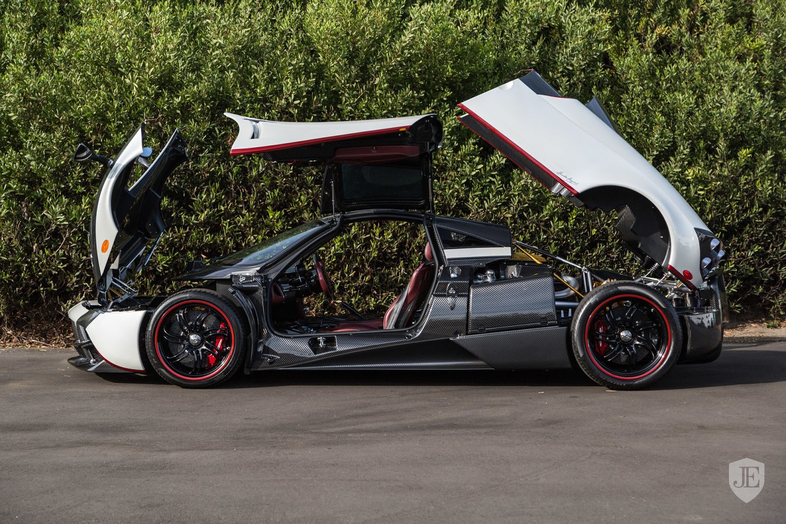 Pagani Huayra phong cách Transformer tìm tay chơi xứng tầm