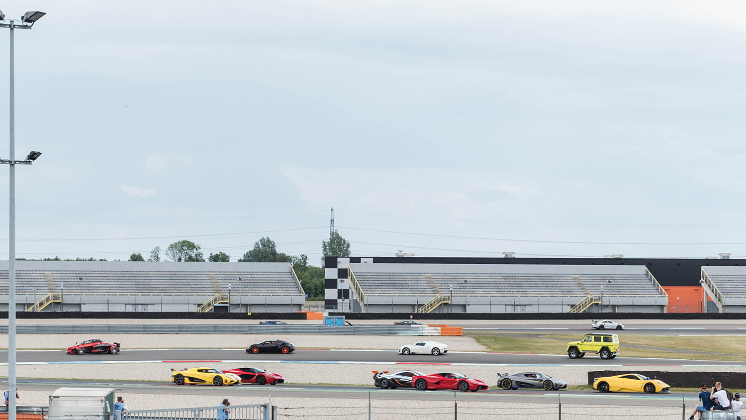 "Đại tiệc" siêu xe ở trường đua TT-Circuit Assen Hà Lan