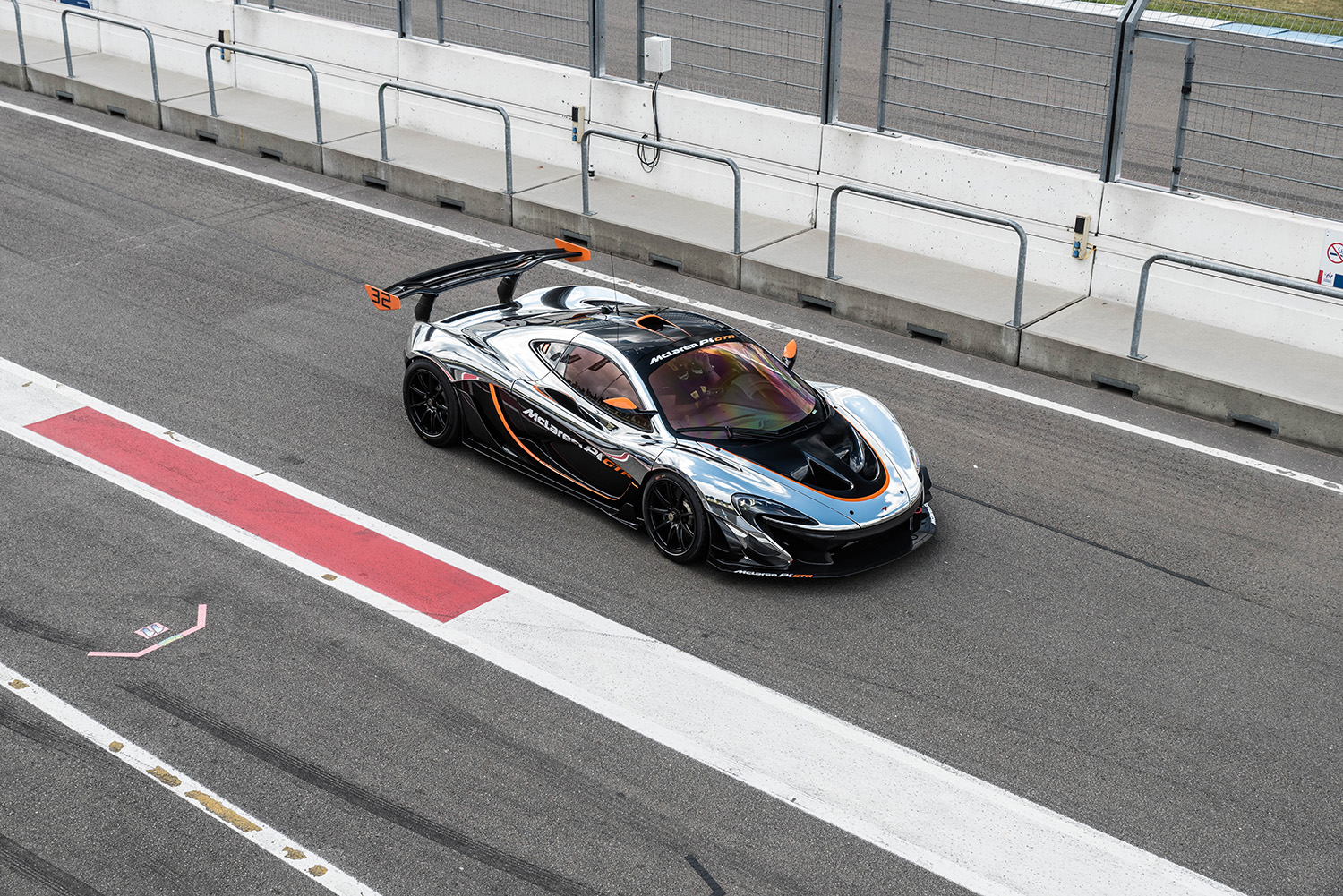 "Đại tiệc" siêu xe ở trường đua TT-Circuit Assen Hà Lan