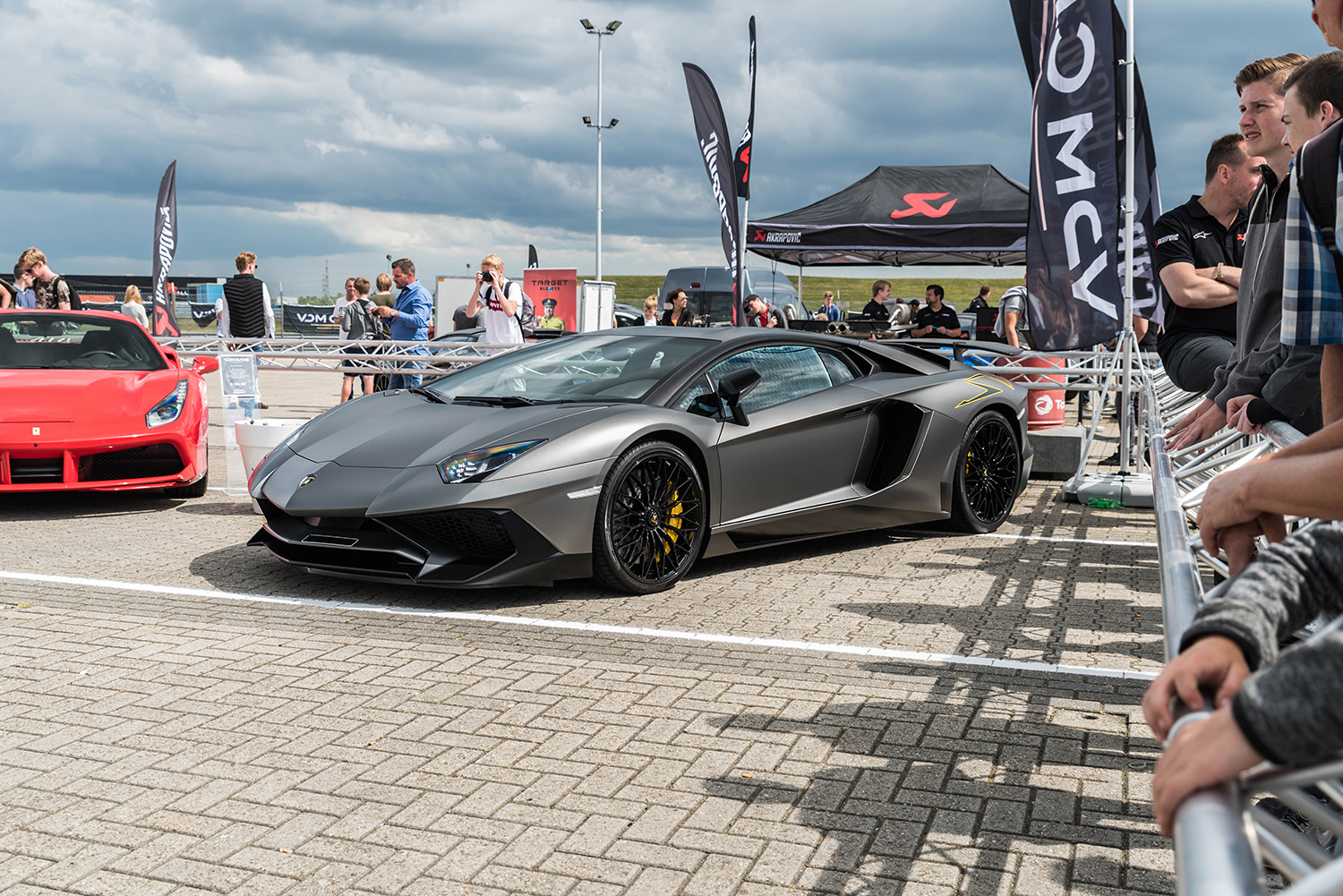 "Đại tiệc" siêu xe ở trường đua TT-Circuit Assen Hà Lan