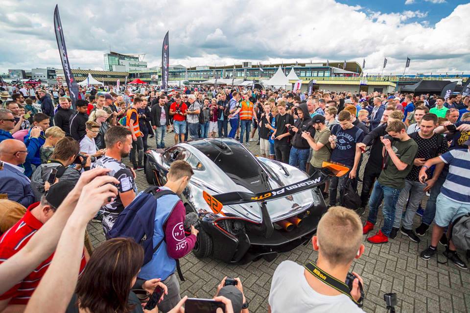 "Đại tiệc" siêu xe ở trường đua TT-Circuit Assen Hà Lan