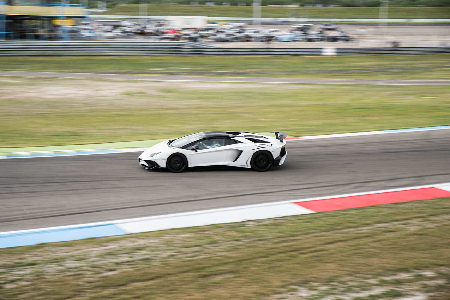 "Đại tiệc" siêu xe ở trường đua TT-Circuit Assen Hà Lan