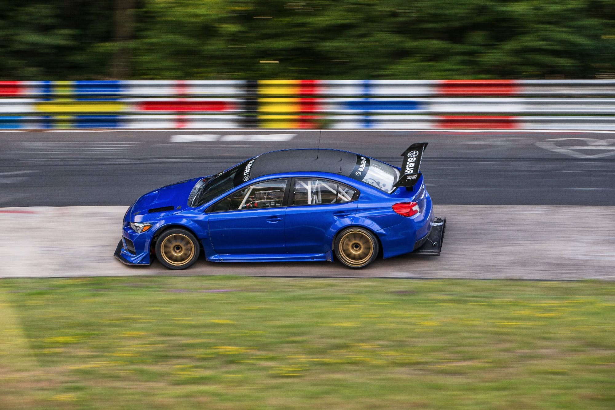 Subaru WRX STI phá kỷ lục tại trường đua danh tiếng Nurburgring