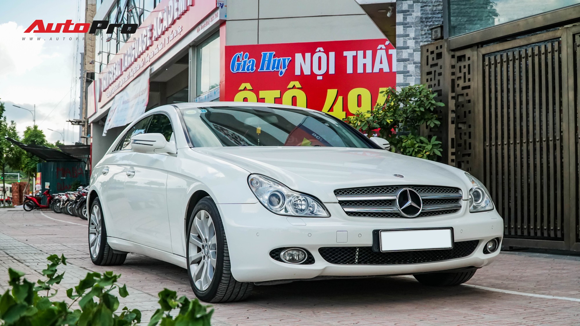 Mercedes-Benz CLS 300 cũ bán lại hơn 800 triệu đồng - Khi dân chơi có ...