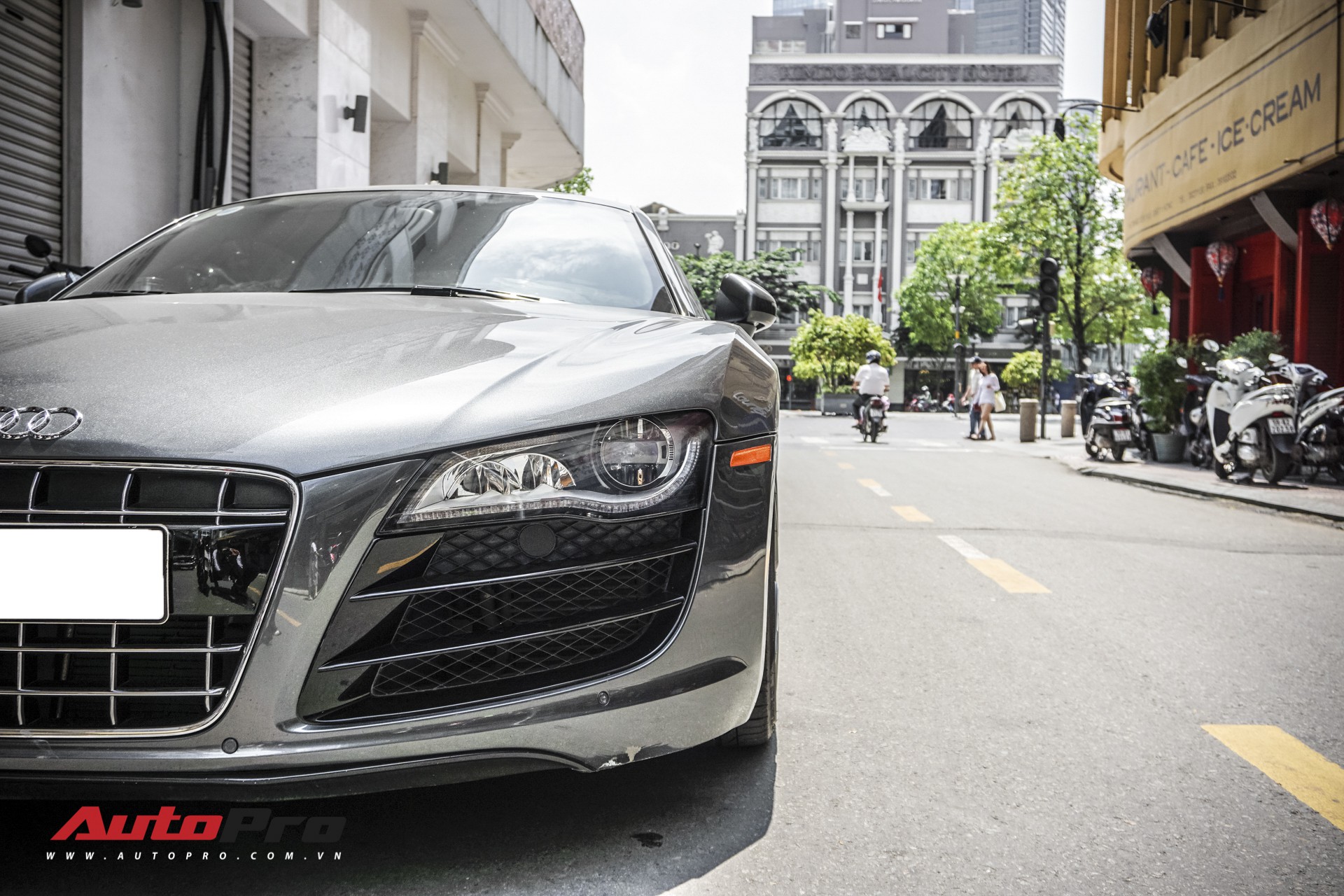 Audi R8 V10 số sàn - Siêu xe độc nhất Việt Nam và khó có chiếc thứ 2