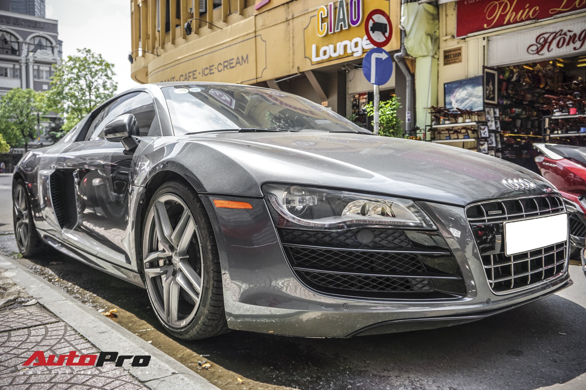 Audi R8 V10 số sàn - Siêu xe độc nhất Việt Nam và khó có chiếc thứ 2