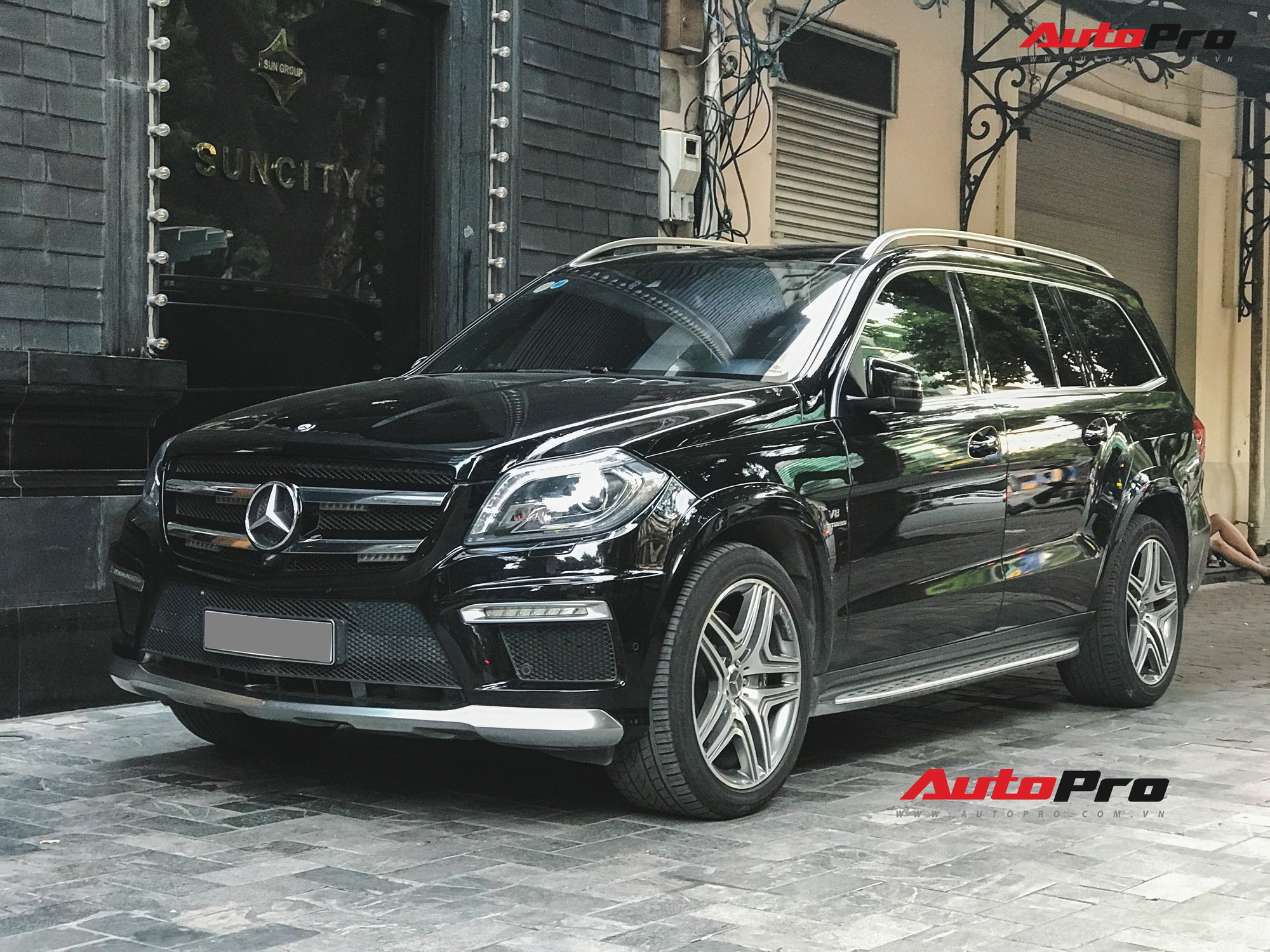 Bắt gặp SUV Mercedes-AMG GL63 duy nhất đang lăn bánh tại Hà Thành