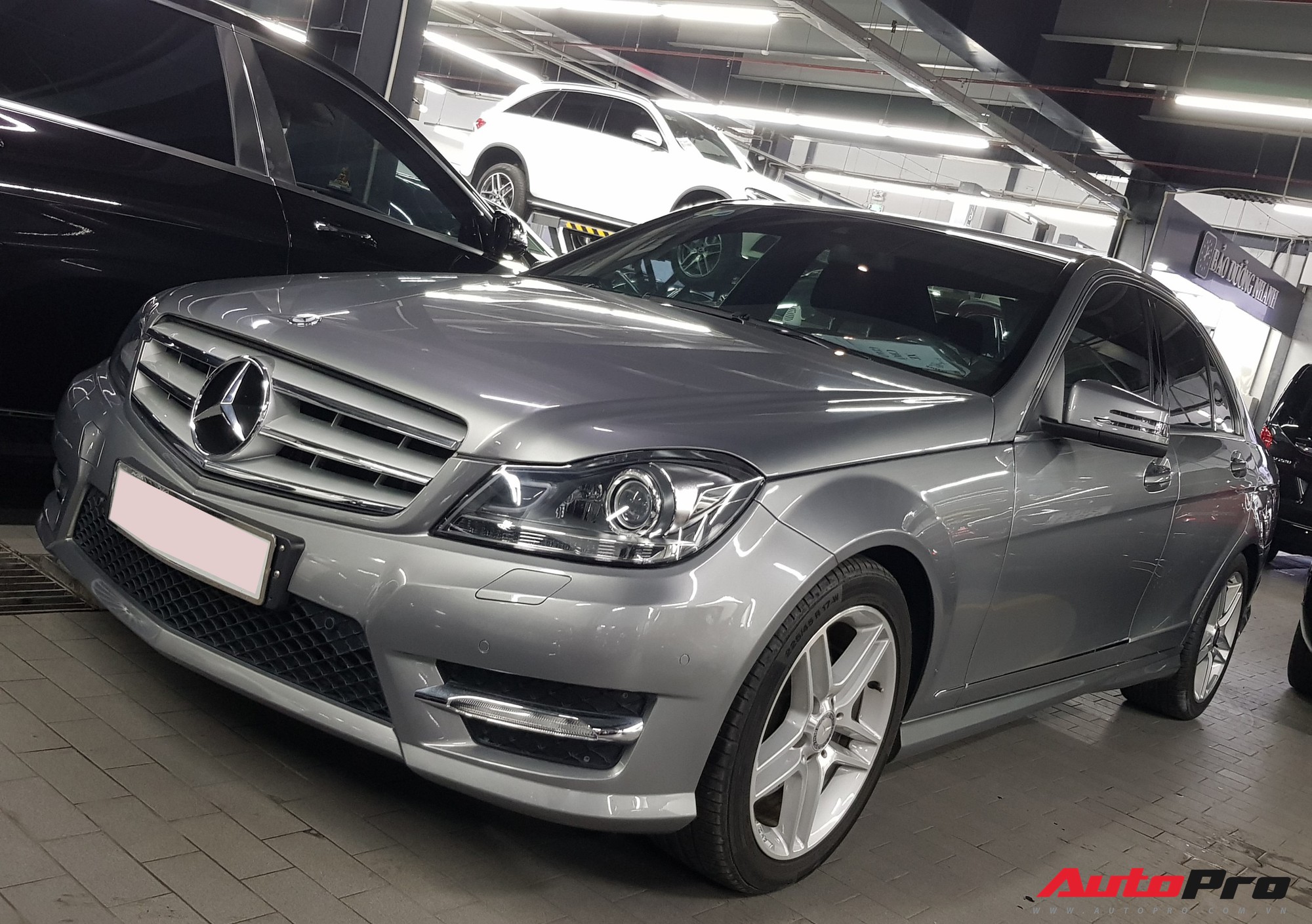 Mới chạy hơn 9.000 km, Mercedes-Benz C300 AMG 2011 đã rẻ như Toyota Altis