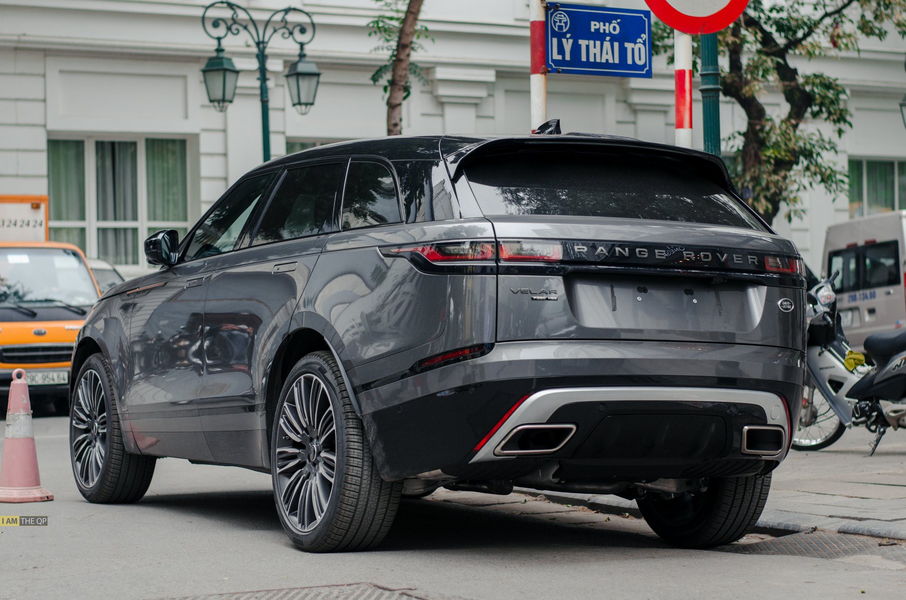 Range Rover Velar First Edition chính hãng xuống phố dịp cuối năm