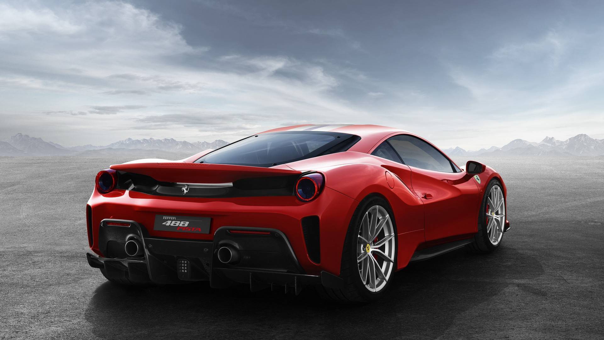 Ferrari 488 Pista và Porsche 911 GT2 RS: Cuộc chiến qua những con số