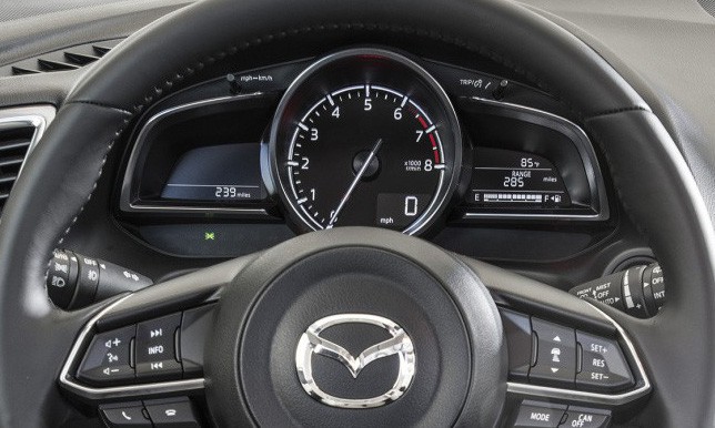 Lộ màn hình kỹ thuật số thay đồng hồ cơ trên xe Mazda thế hệ mới