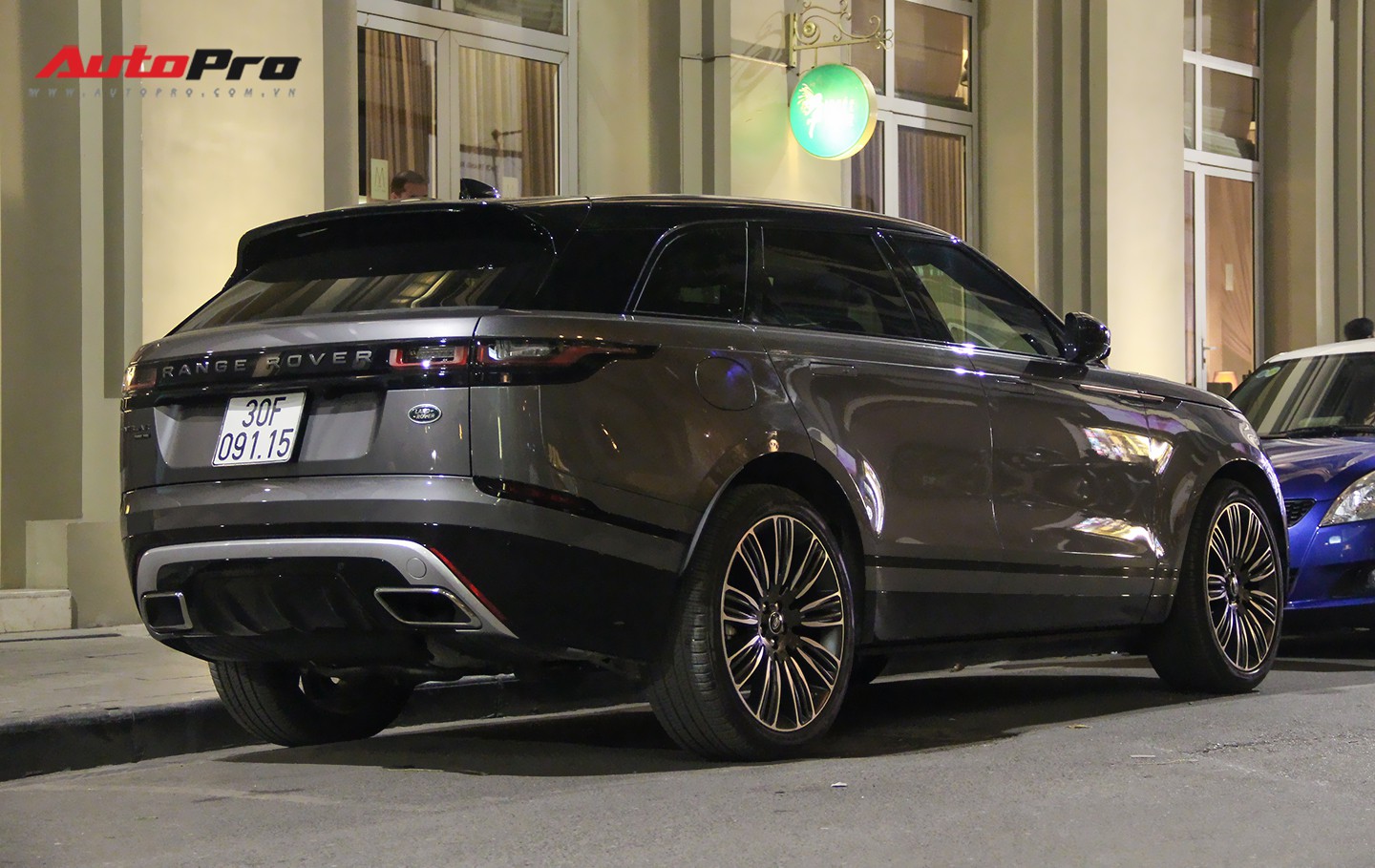 Cặp đôi Range Rover Velar First Edition ra biển trắng tại Hà Nội