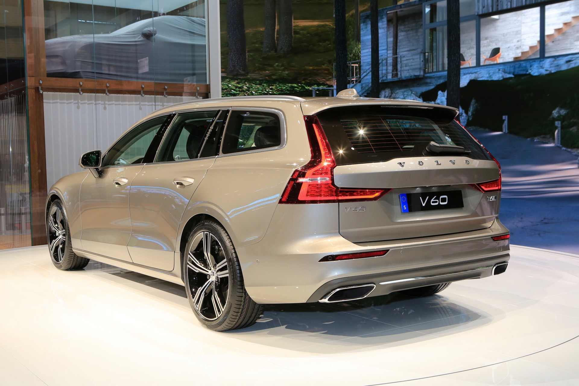 Volvo V60 Wagon trình làng triển lãm Geneva