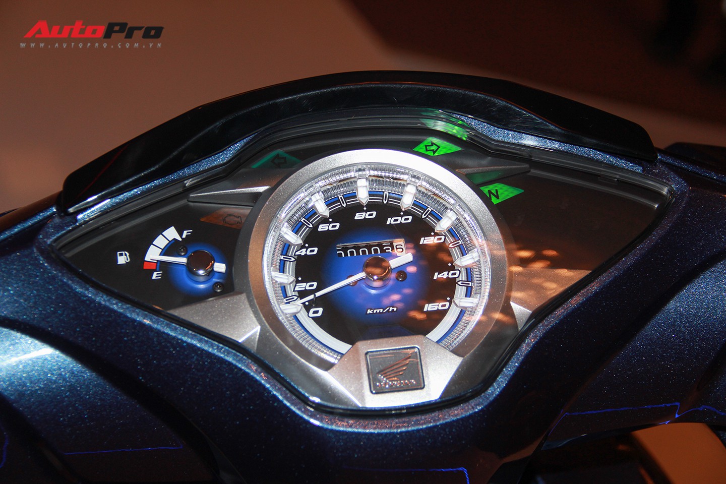 Chi tiết Honda Future 2018 giá từ 30,2 triệu, xe số đầu tiên trang bị ...