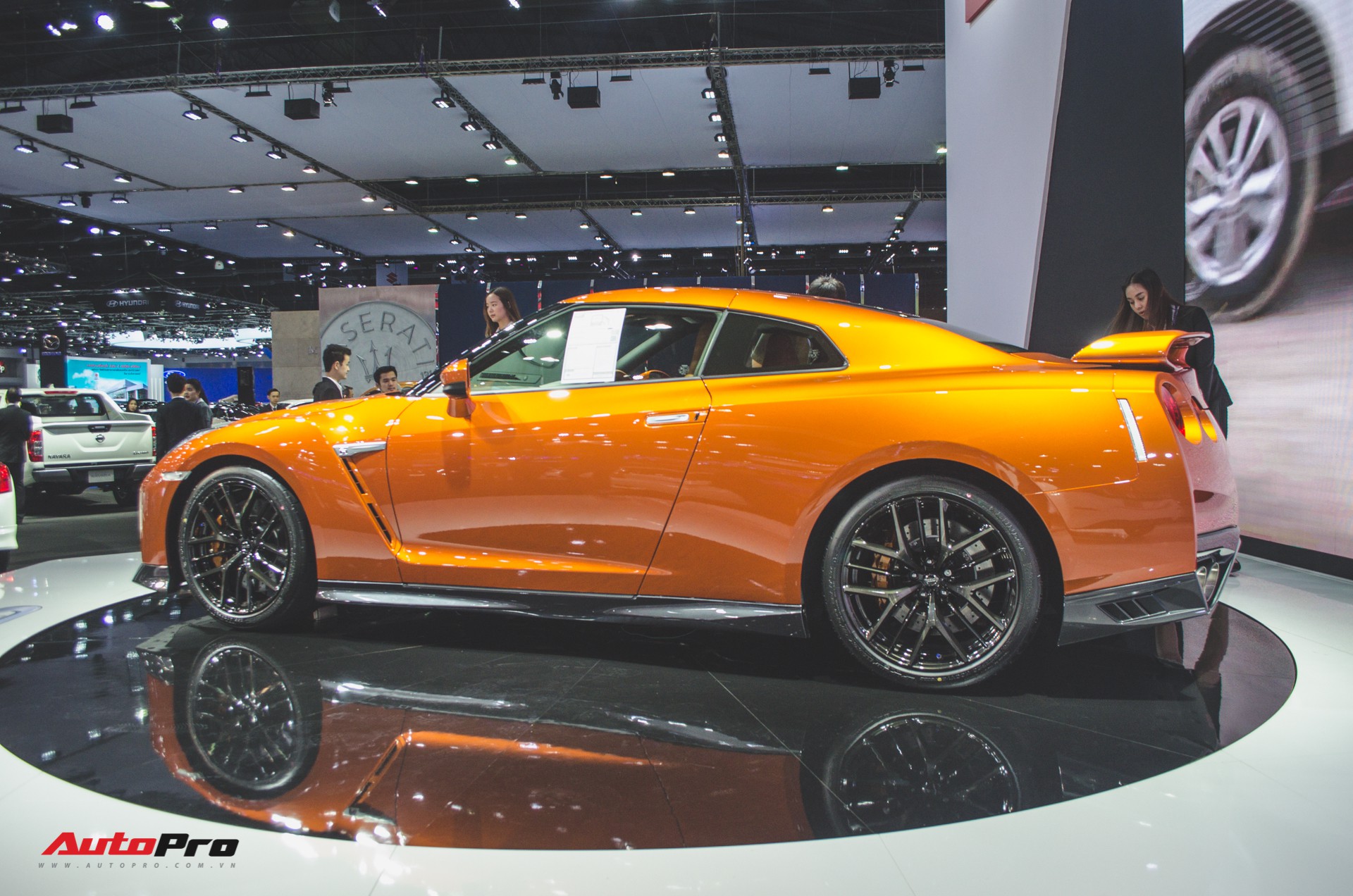 Sau 10 năm thiết kế vẫn vậy, Nissan GT-R 2018 mang những gì mới mẻ cho ...