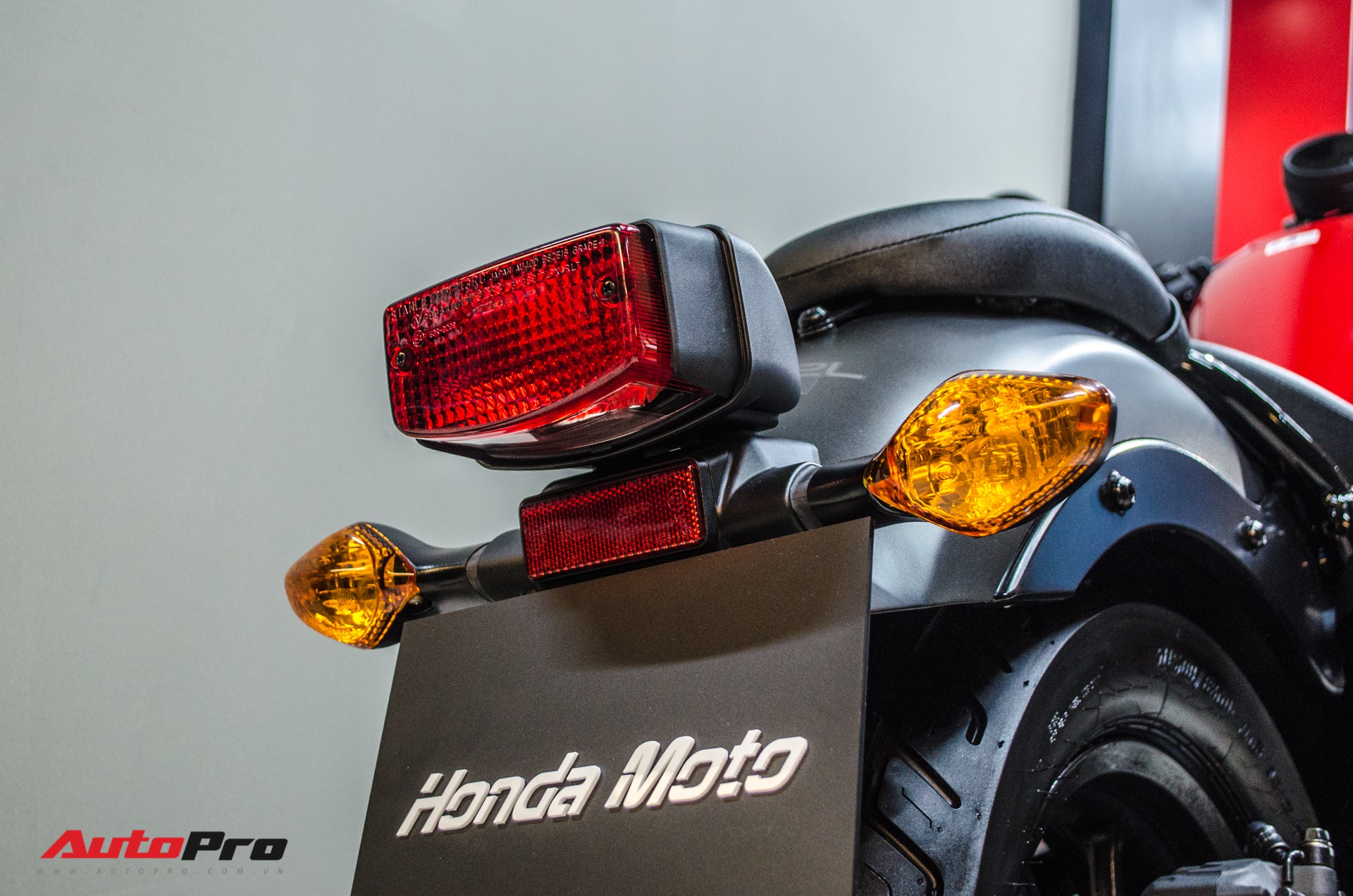 Giá cao hơn 55 triệu đồng, Honda Rebel 500 mới bán chính hãng có gì hơn ...