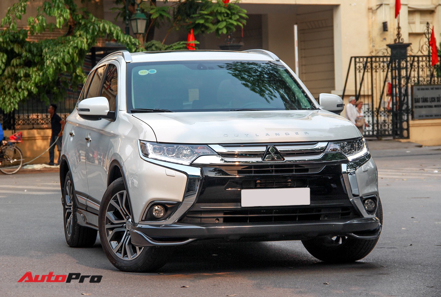 Đánh giá Mitsubishi Outlander: Xe lắp ráp mang chất lượng xe nhập khẩu
