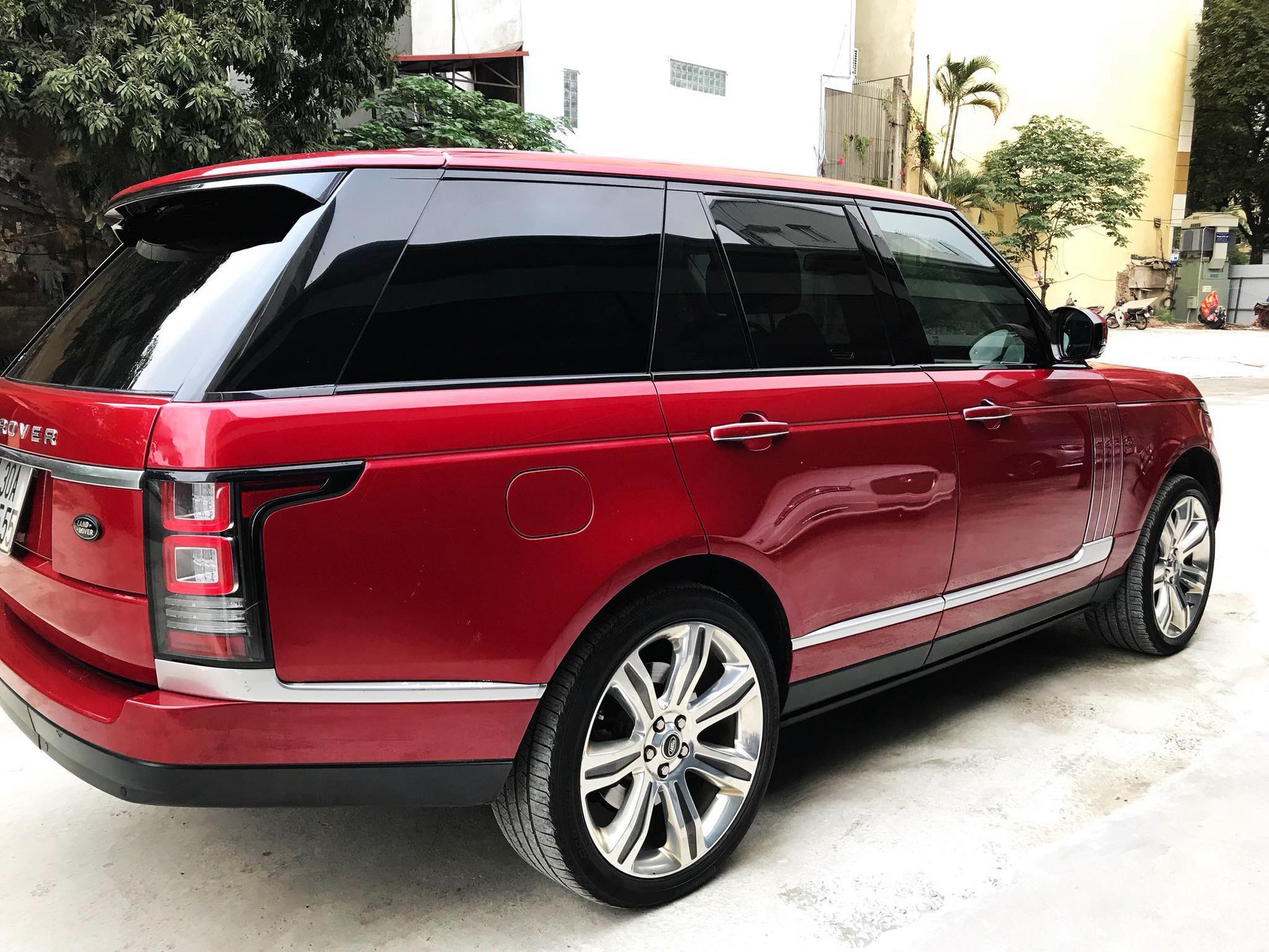 Range Rover HSE Supercharged 2014 biển tứ quý 5 rao bán giá hơn 4,6 tỷ đồng