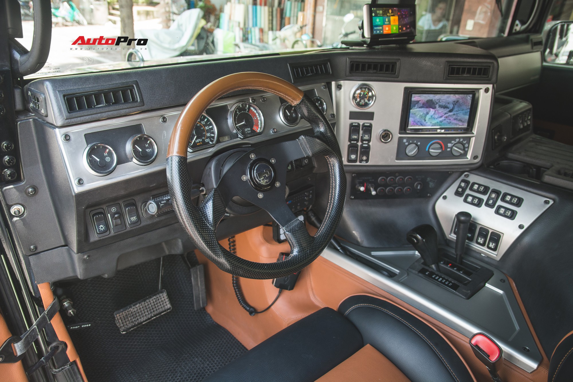 "Xế khủng địa hình" Hummer H1 Alpha độc nhất tại Việt Nam xuống phố