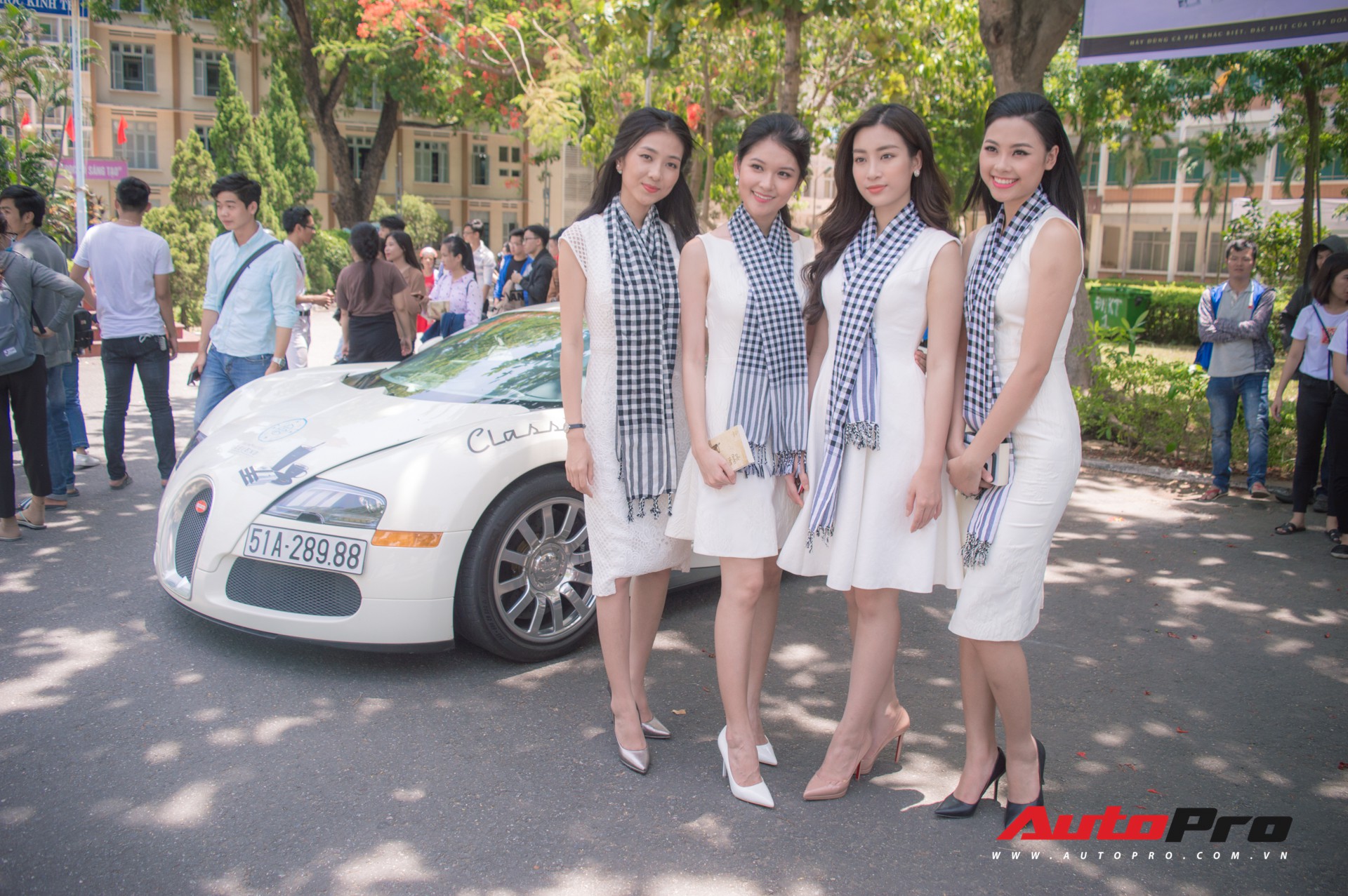 Bộ ba hoa hậu, á hậu cùng các người đẹp Việt Nam xuất hiện bên Bugatti ...