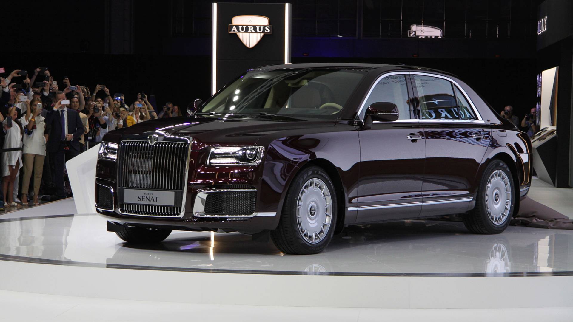 Cận cảnh "Rolls-Royce của nước Nga" Aurus Senat qua video