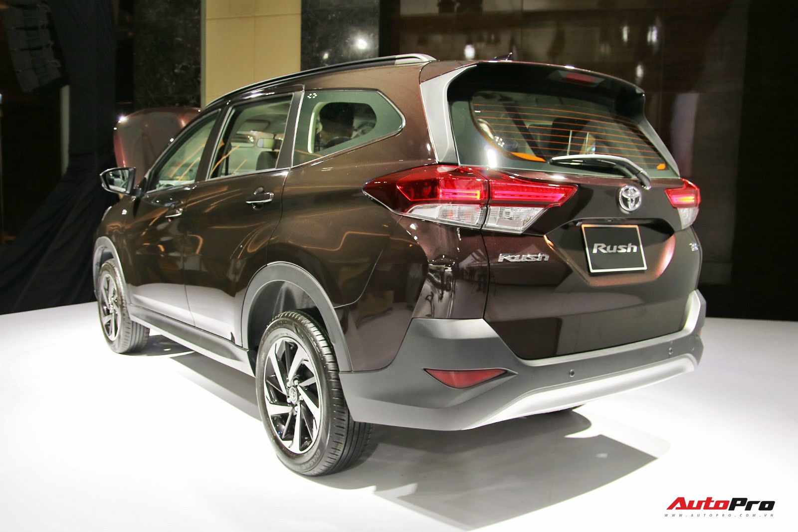 Toyota Rush ra mắt với giá 668 triệu đồng - Tiểu Fortuner đấu ...