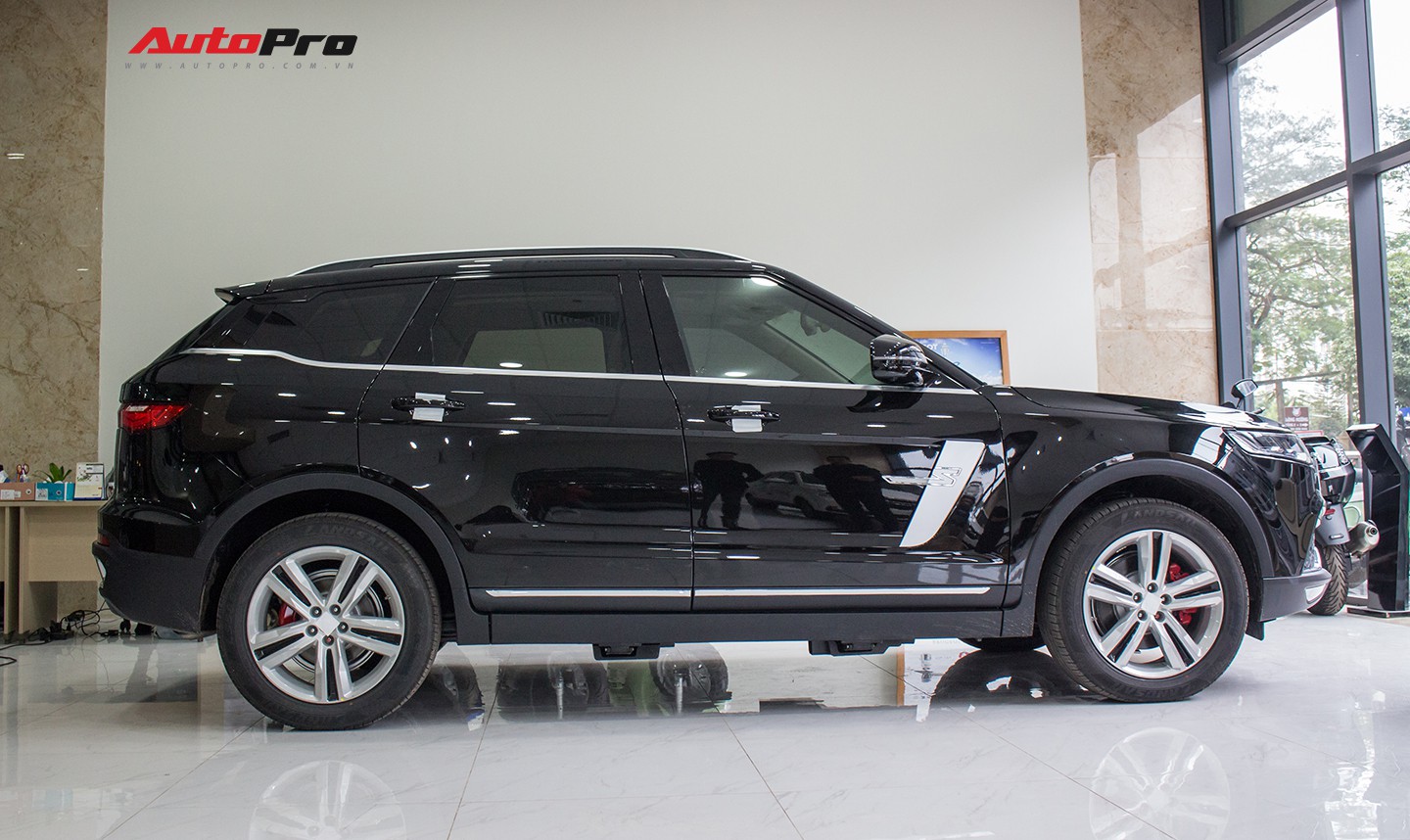 Zotye Z8 2.0 Turbo - SUV 5 chỗ Trung Quốc giá bằng một nửa Honda CR-V 2018