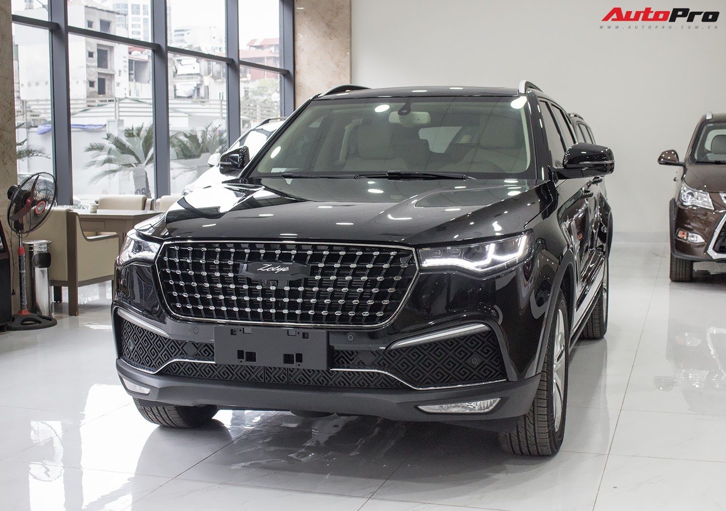 Zotye Z8 2.0 Turbo - SUV 5 chỗ Trung Quốc giá bằng một nửa Honda CR-V 2018
