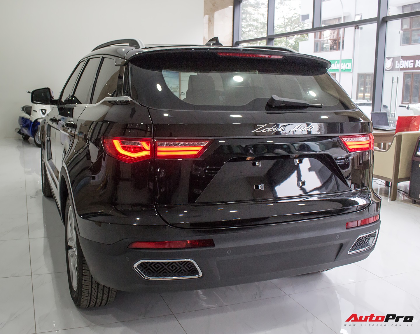 Zotye Z8 2.0 Turbo - SUV 5 chỗ Trung Quốc giá bằng một nửa Honda CR-V 2018