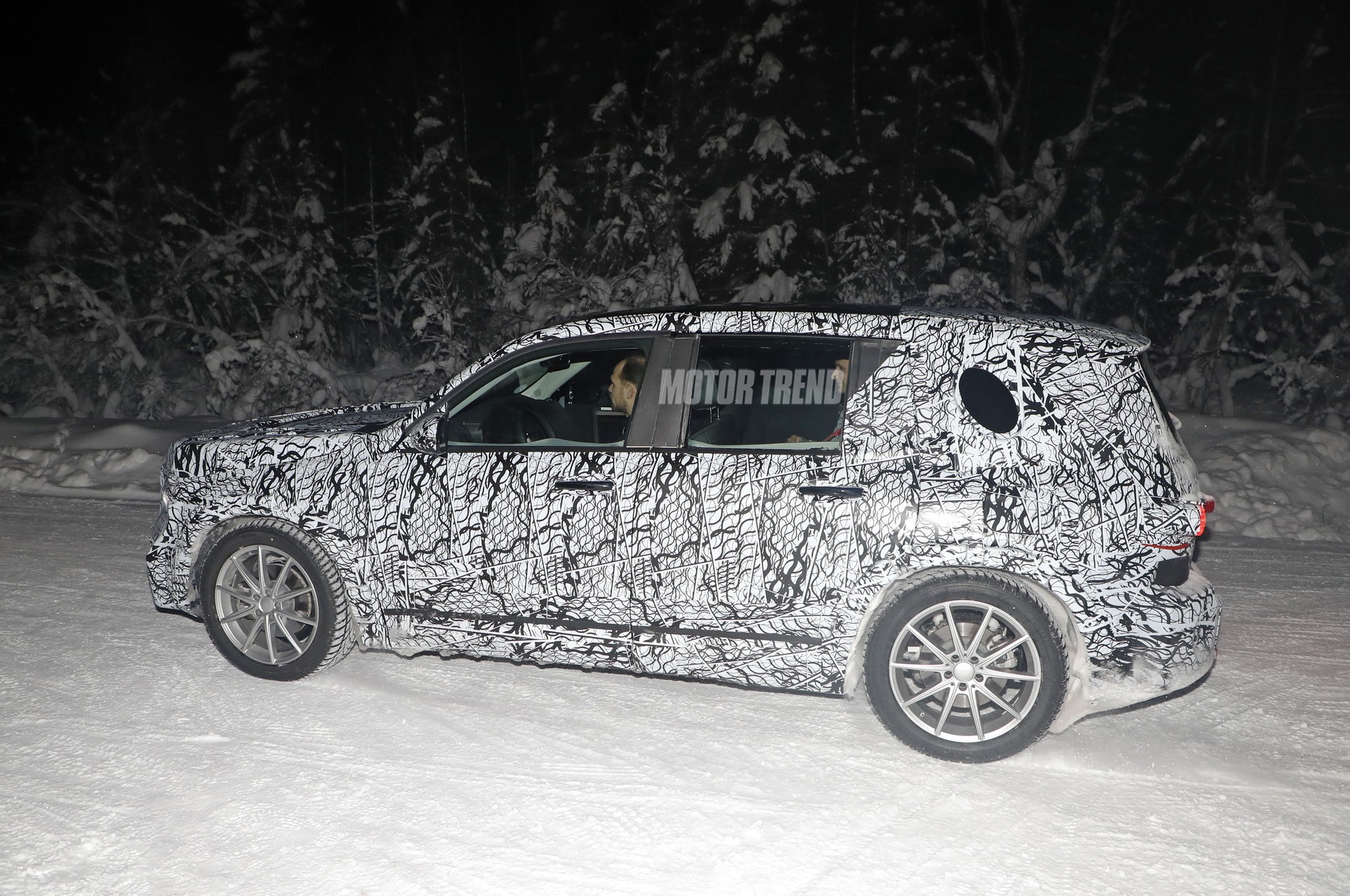 Mercedes-Benz GLB-Class dần lộ diện