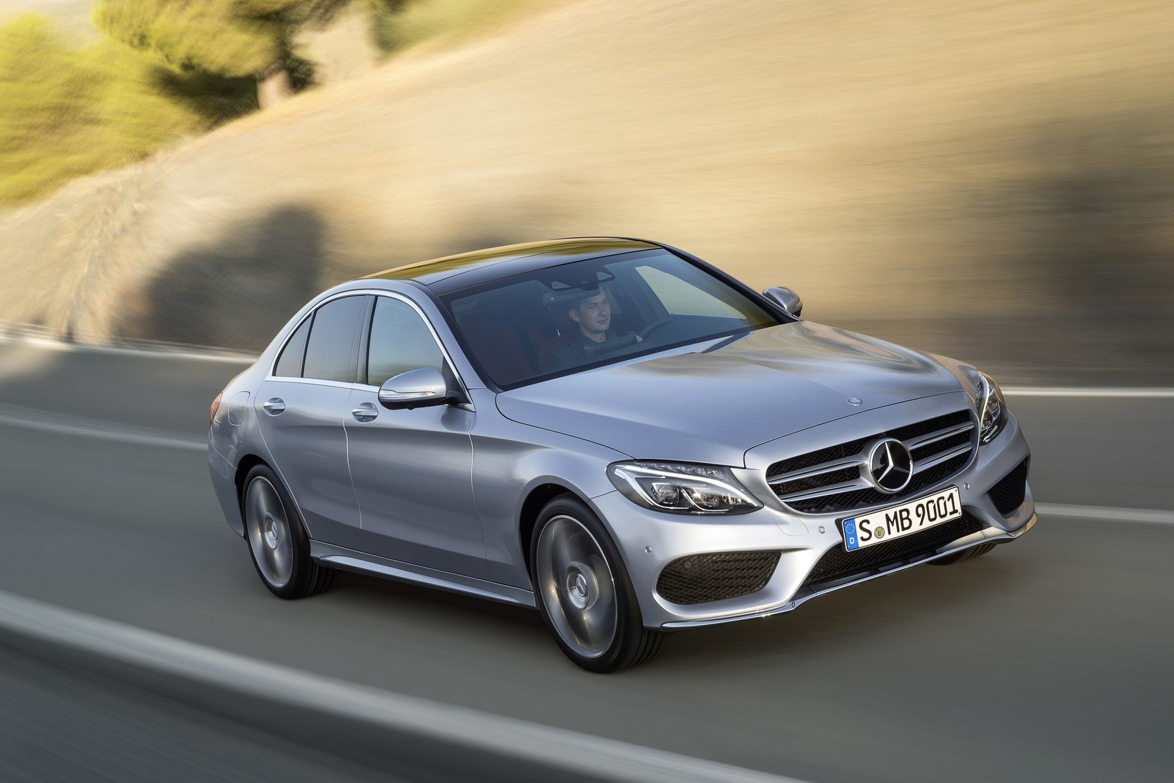 Vì sao Mercedes-Benz C-Class là sedan hạng sang bán chạy nhất Việt Nam?
