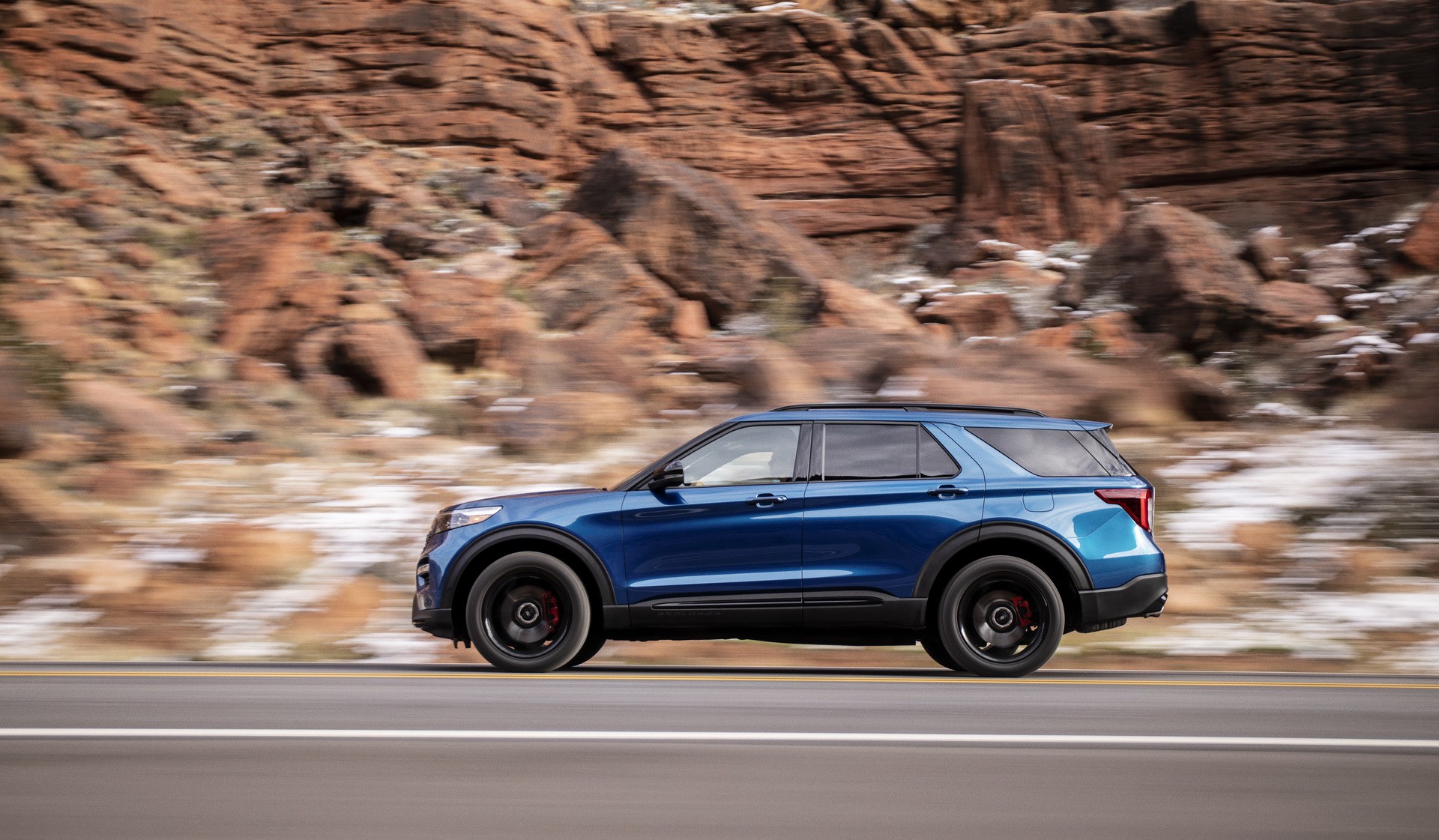 Ford trình làng Explorer ST - SUV mạnh nhất lịch sử thương hiệu