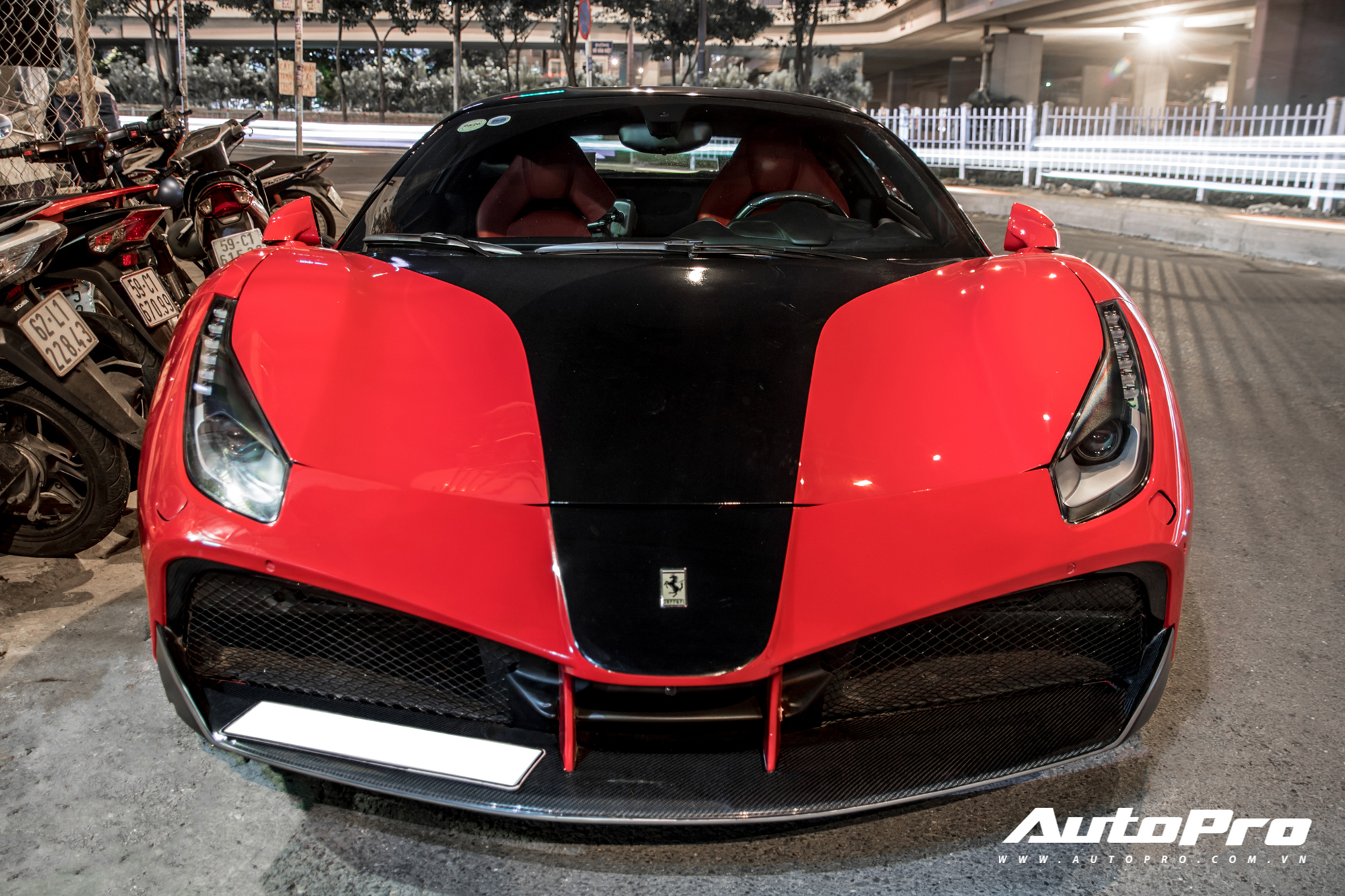 Chia tay đại gia Đà Lạt, Ferrari 488 SVR 'khoác diện mạo' mới thu hút ...