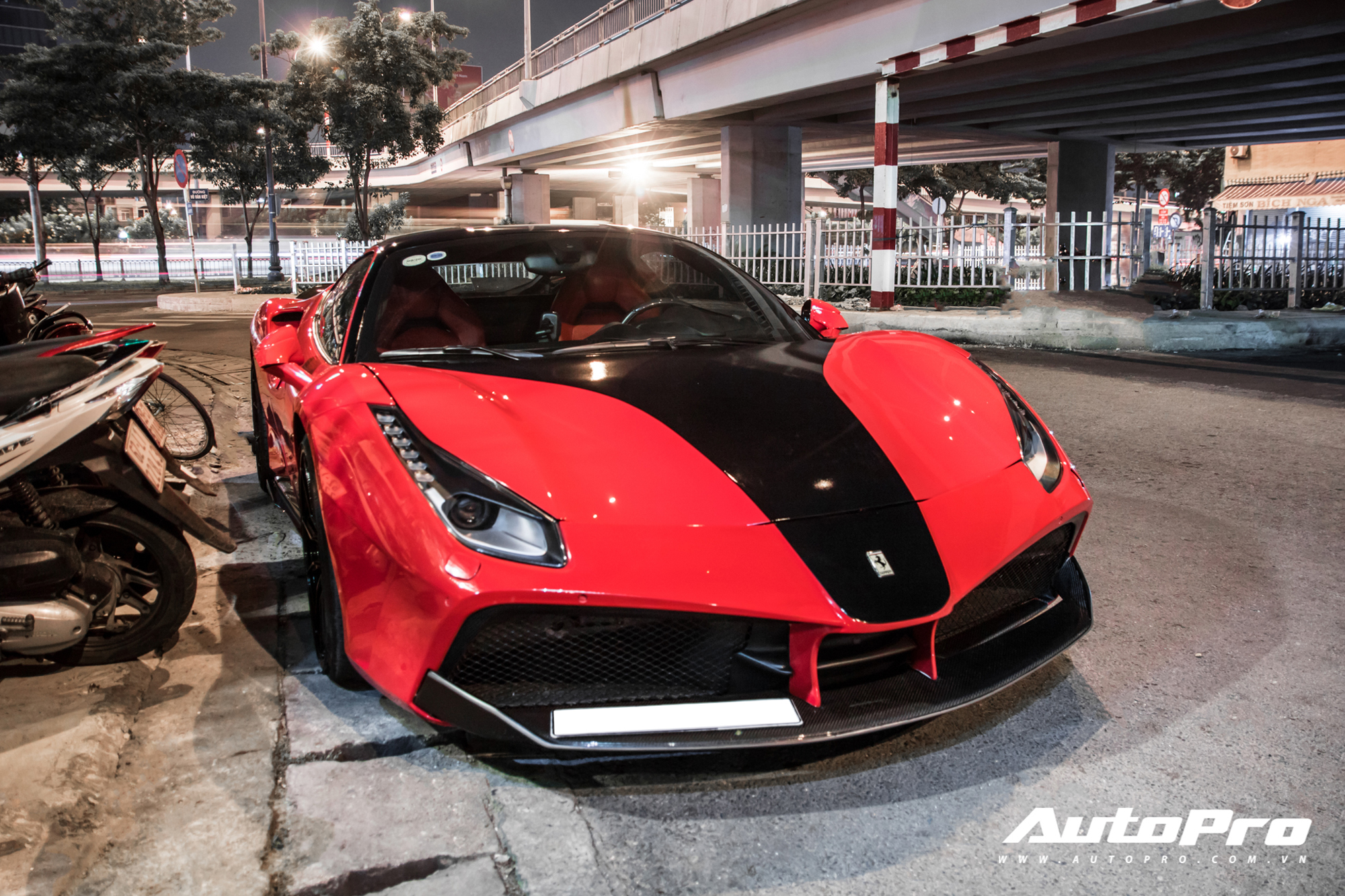 Chia tay đại gia Đà Lạt, Ferrari 488 SVR 'khoác diện mạo' mới thu hút ...