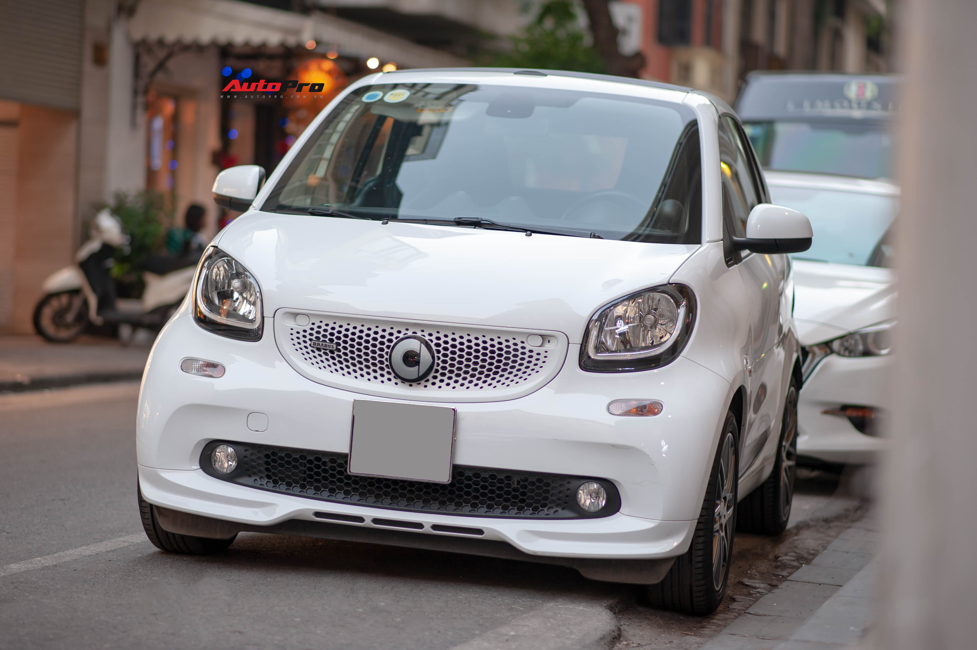 Chiếc Smart ForTwo độ Brabus này nhỏ hơn Kia Morning nhưng có giá cả tỷ ...