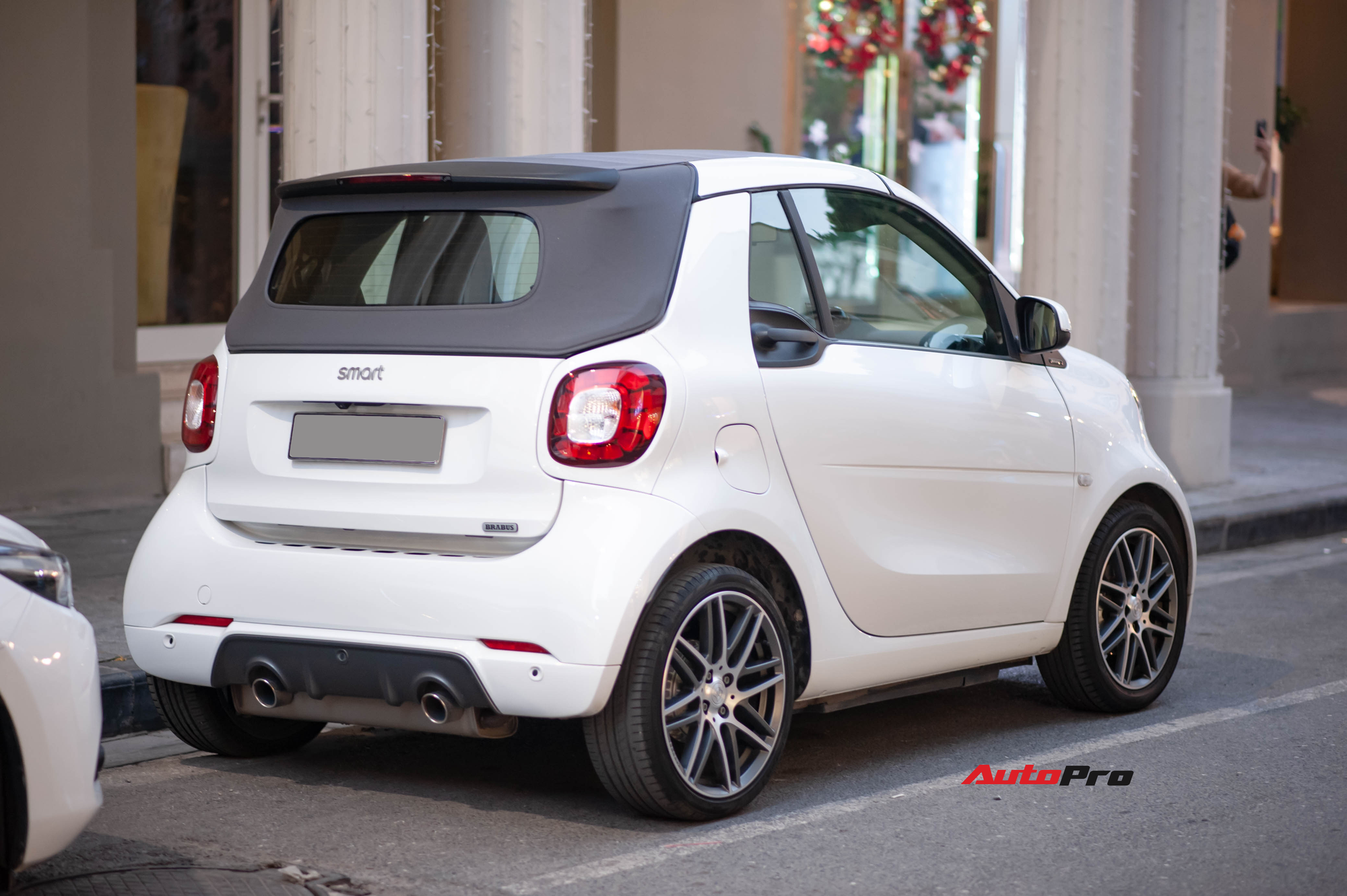 Chiếc Smart ForTwo độ Brabus này nhỏ hơn Kia Morning nhưng có giá cả tỷ ...