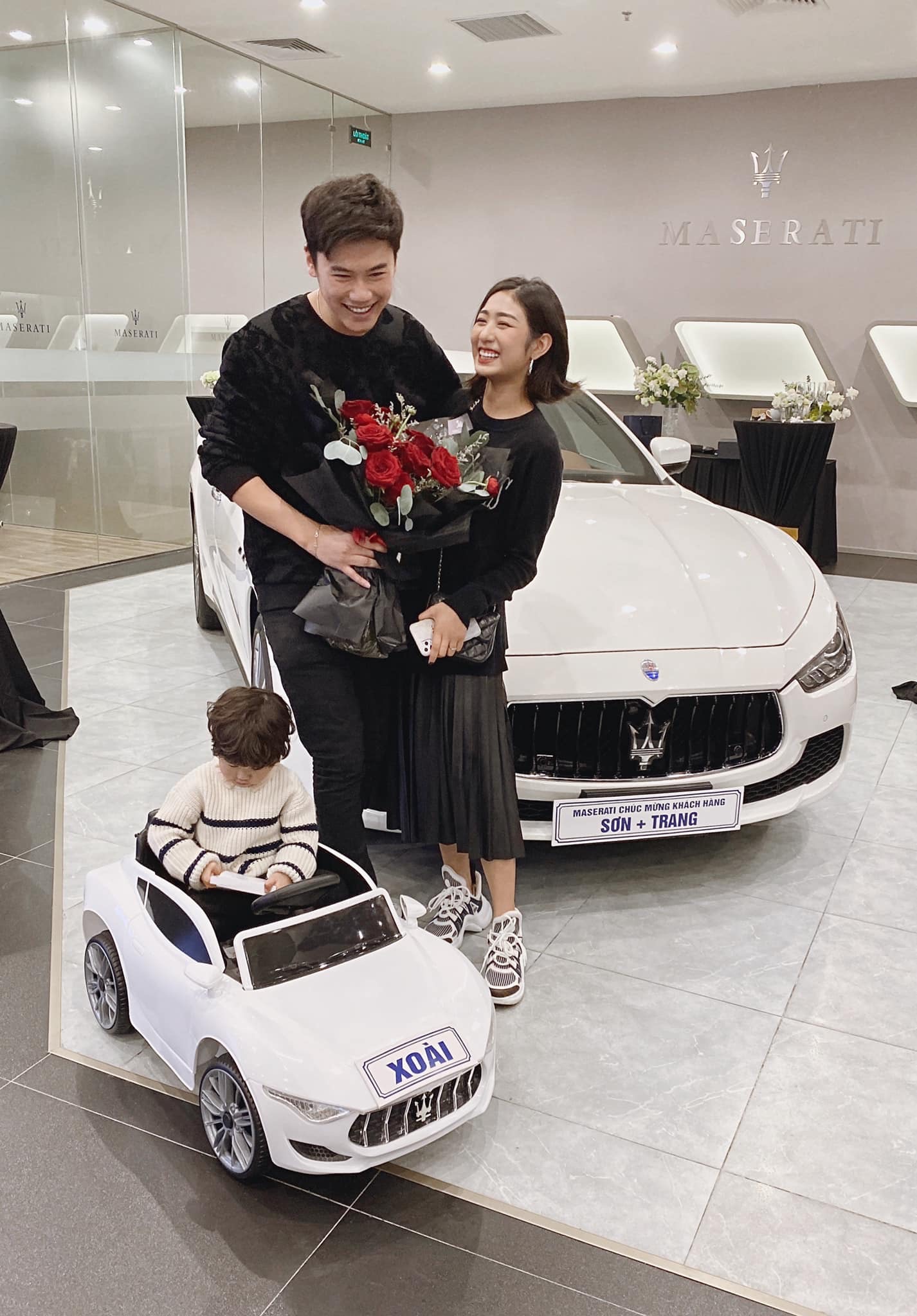 Vợ chồng Trang Lou sắm Maserati Ghibli nhưng cư dân mạng lại chú ý đến ...