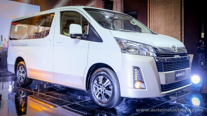 Ra mắt Toyota Hiace 2019 - 'tiểu Alphard' cạnh tranh Ford Transit