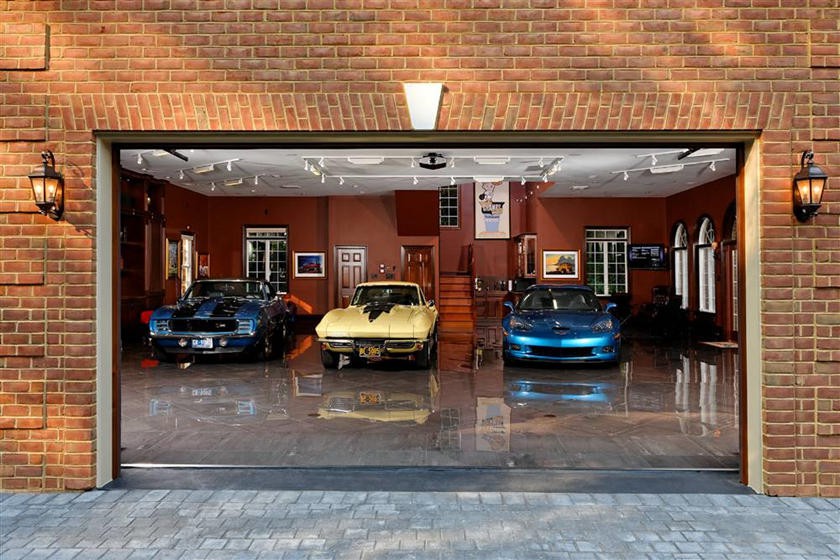 Những garage xe đáng mơ ước nhất thế giới