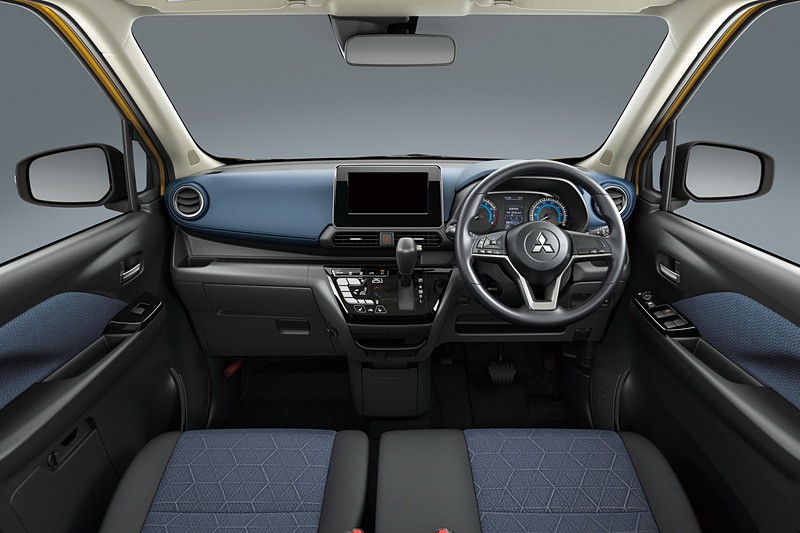 Mitsubishi trình làng "mini Xpander" có tên eK X