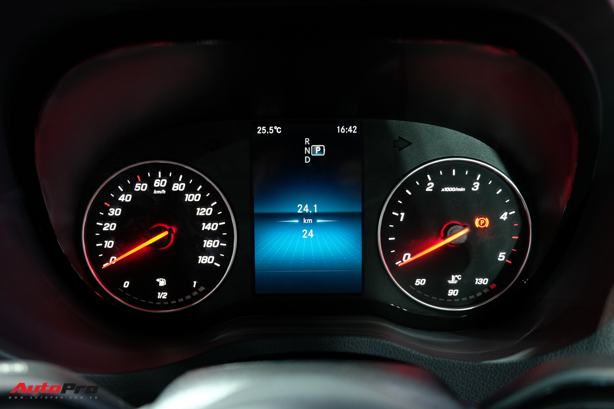 Đánh giá nhanh Mercedes-Benz Sprinter 2019: 'Sang xịn' như E-Class ...