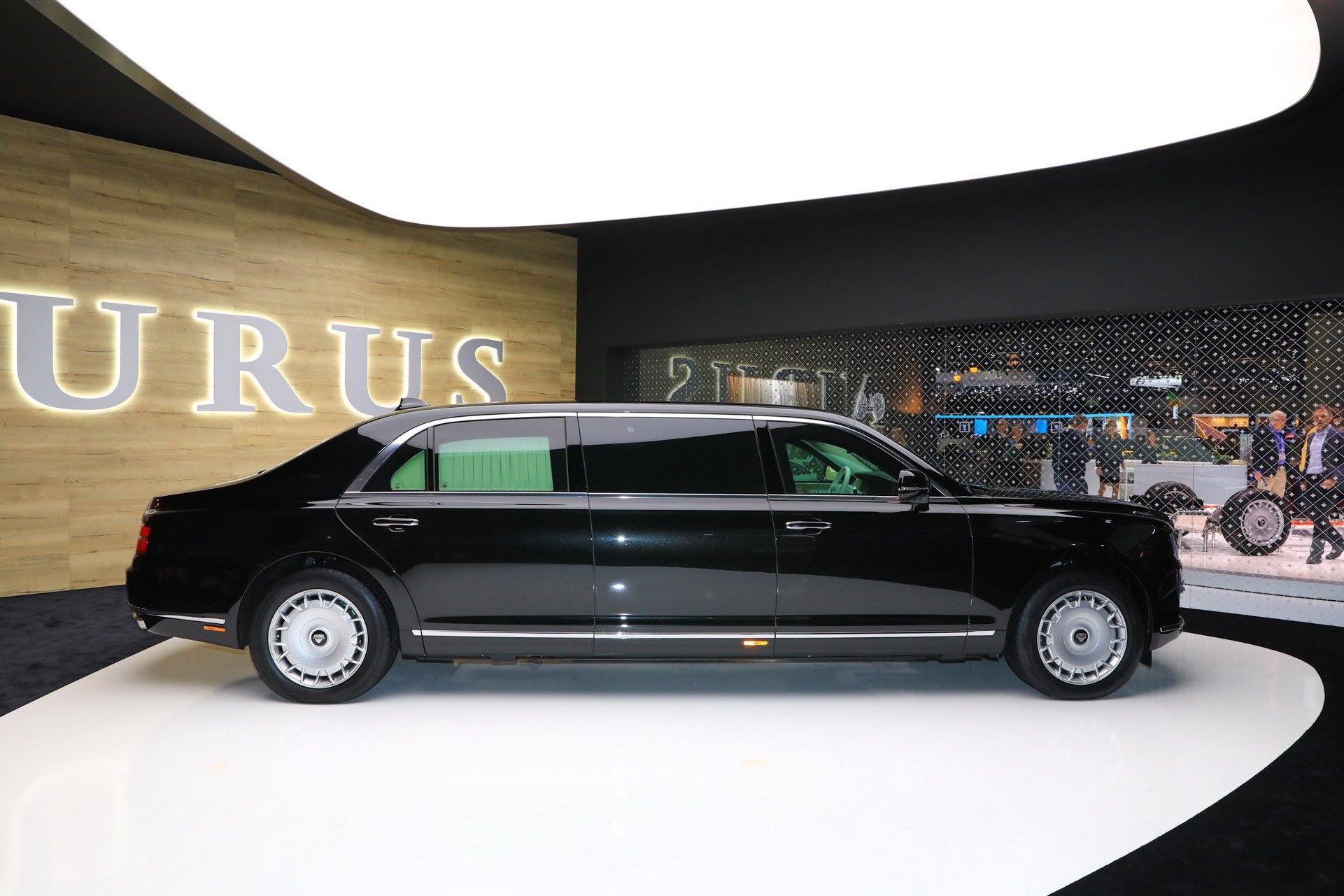 Aurus - Thương hiệu chế tạo limousine cho tổng thống Nga ra mắt trời Âu, Rolls-Royce hay Bentley ...