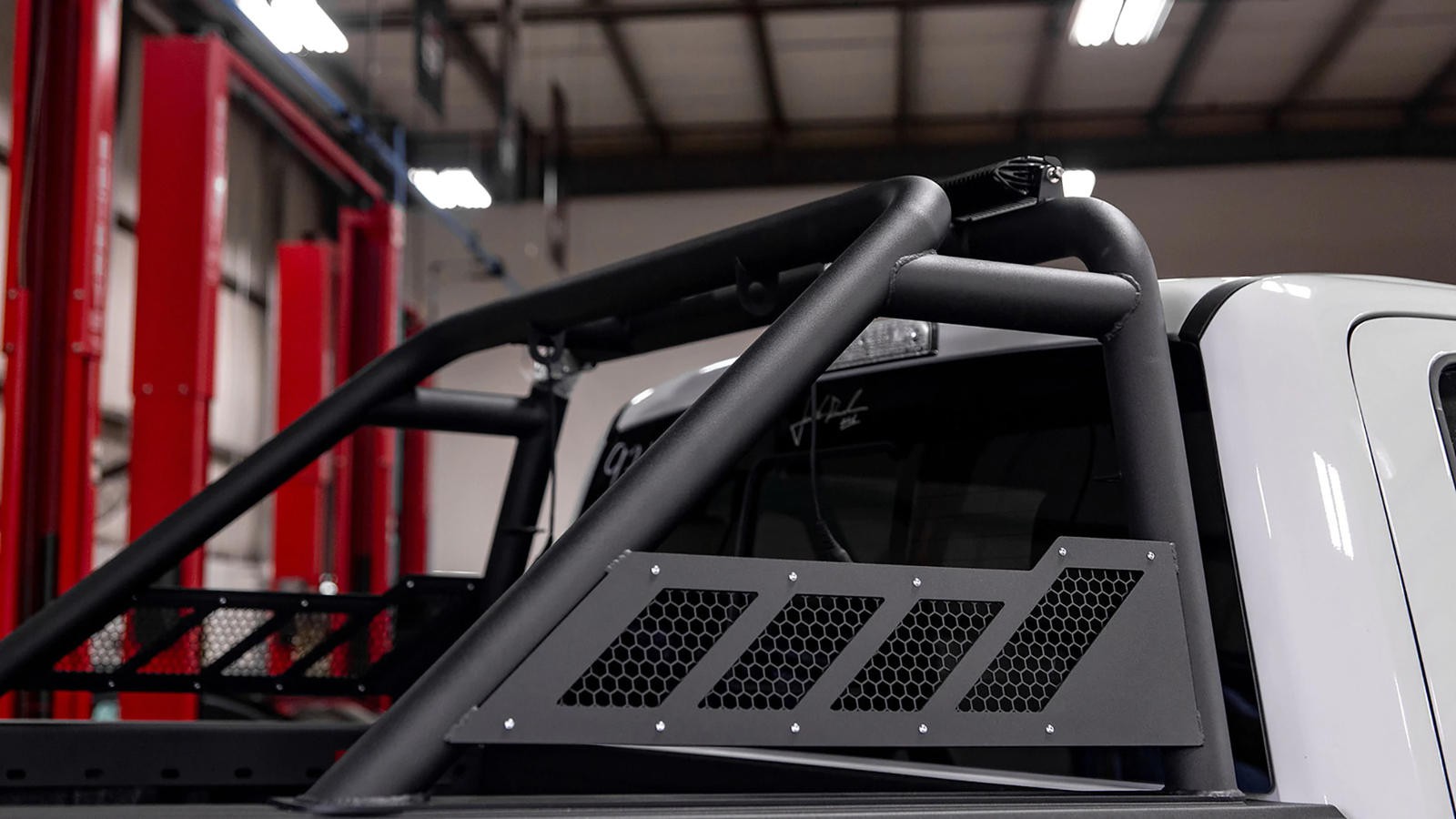 Đã là siêu bán tải, Ford F-150 Raptor còn uy lực hơn với bản độ Roush