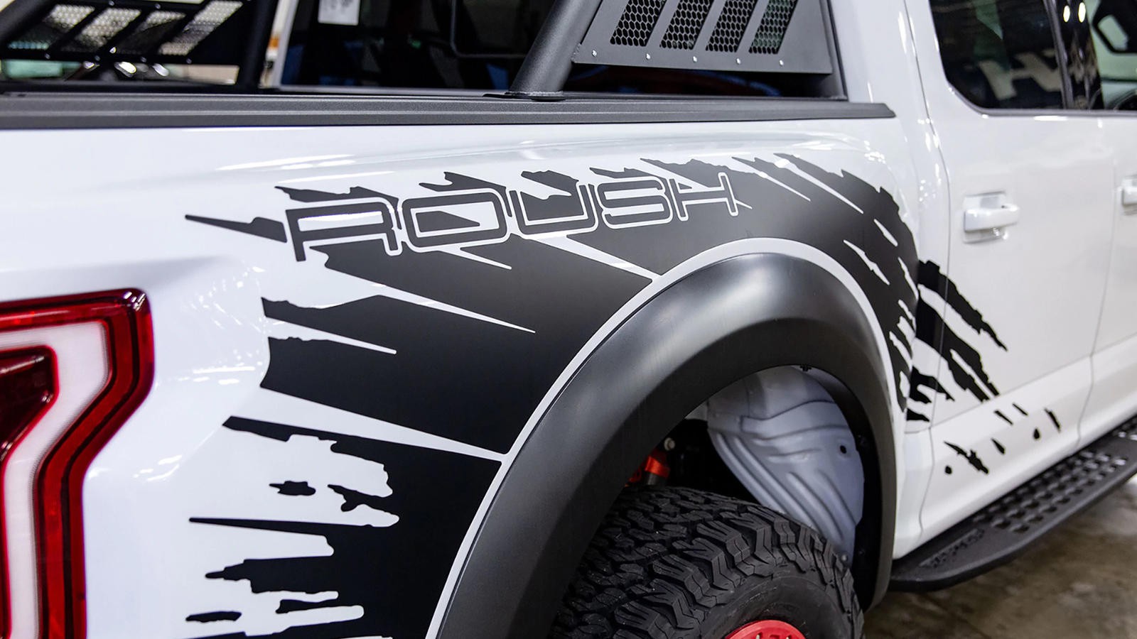 Đã là siêu bán tải, Ford F-150 Raptor còn uy lực hơn với bản độ Roush