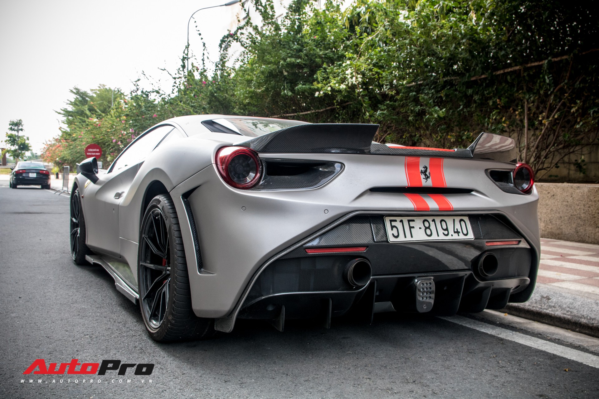 Như một thói quen, Ferrari 488 SVR độc nhất Việt Nam tiếp tục đổi màu ...