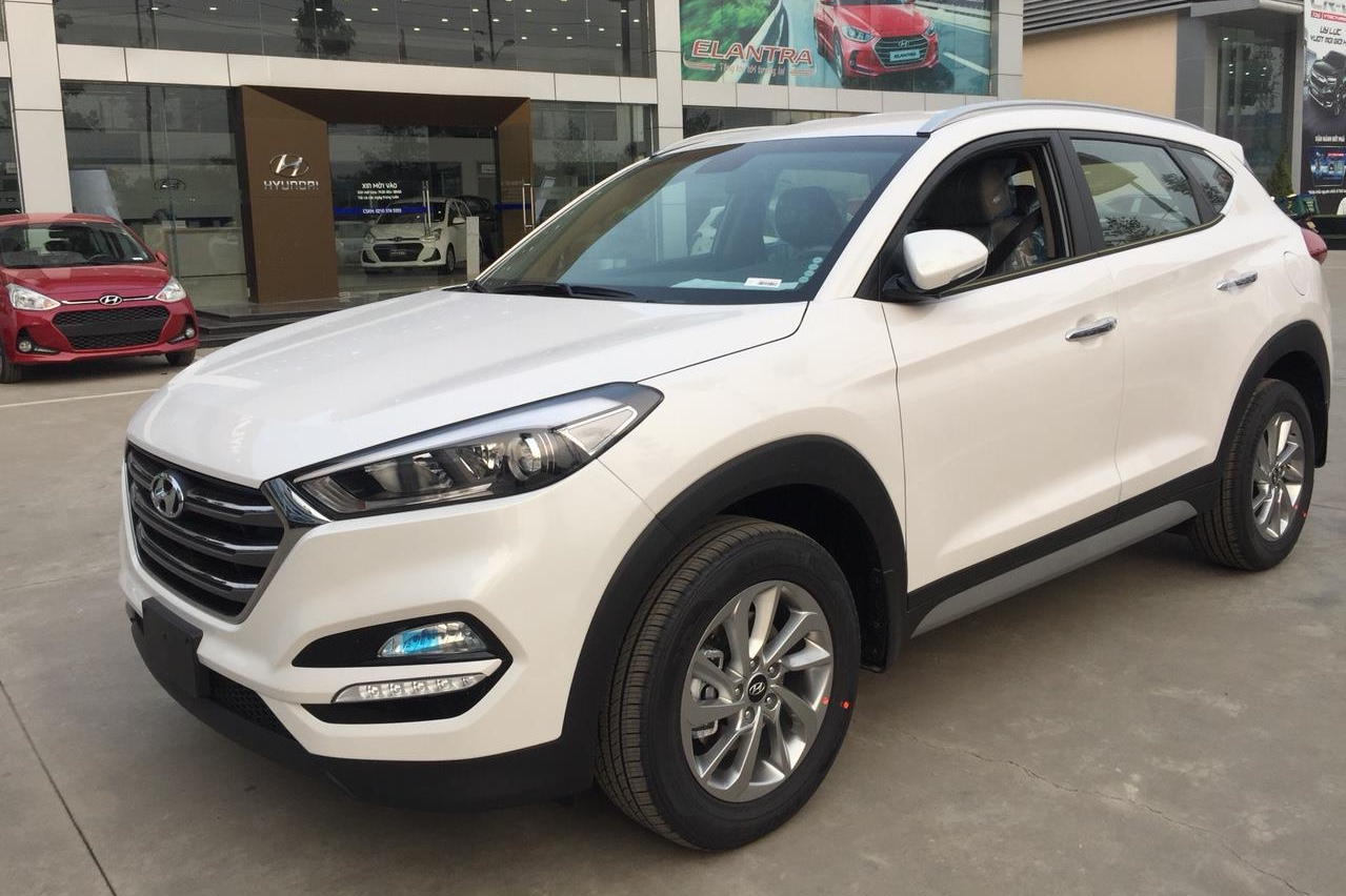 Mẫu mới cận kề ngày ra mắt, Hyundai Elantra và Tucson tiếp tục được ...