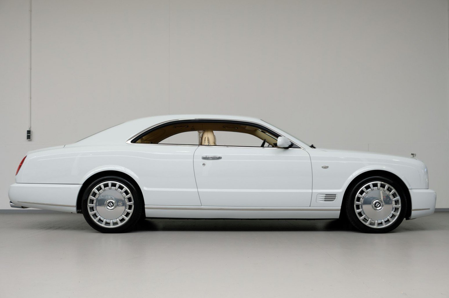 Đây là chiếc Bentley 10 năm tuổi nhưng bán lại đắt hơn cả Continental ...