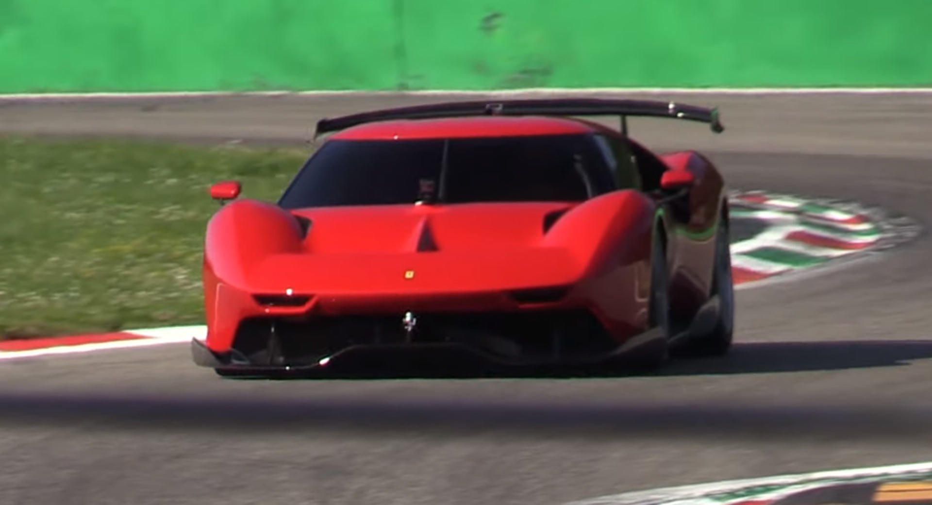 Ferrari P80/C siêu giới hạn xuất hiện ngoài đời thực, nhìn còn đẹp hơn ...