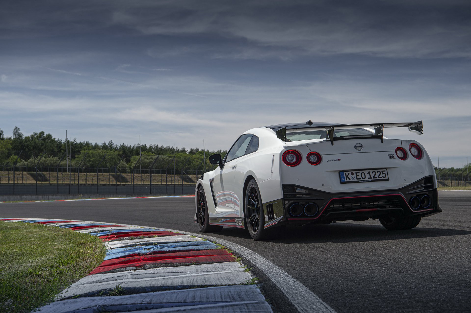 Giám đốc dự án Nissan GT-R: Đến tôi cũng không biết mặt mũi thế hệ mới ...