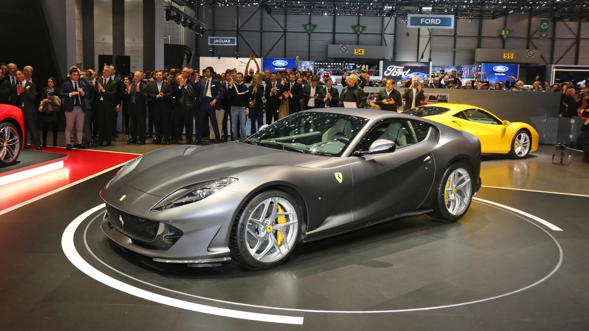 Ferrari 812 Superfast, F8 Tributo sắp có bản mui trần